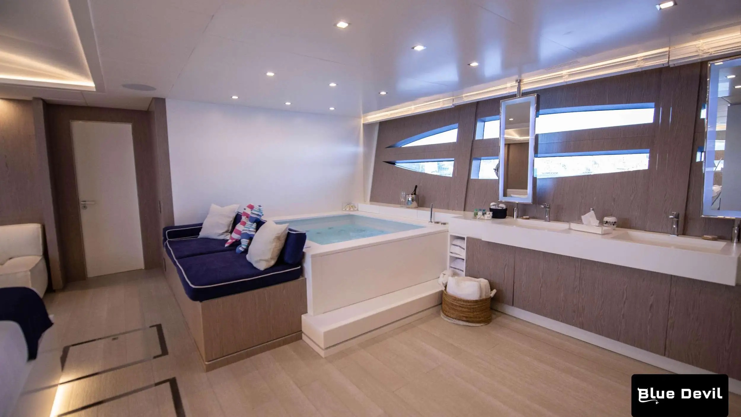 Yacht BLUE DEVIL, AB Yachts | CHARTERWORLD Luxury Superyacht Charters